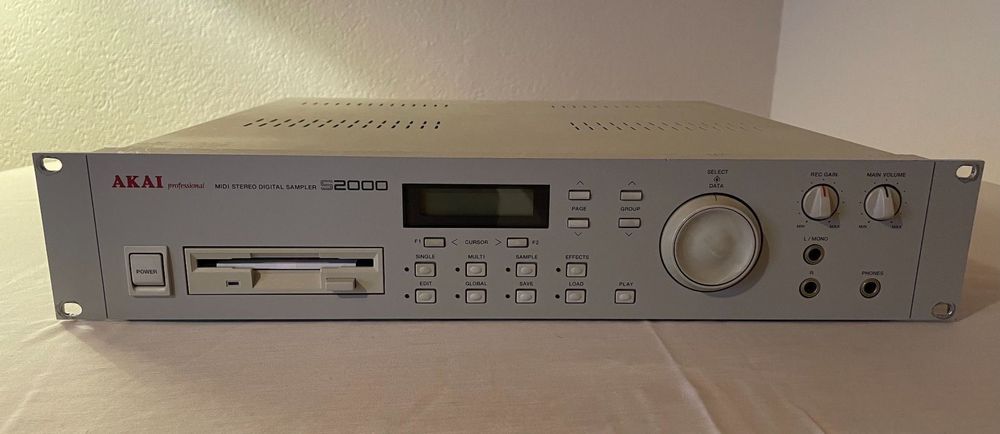 AKAI MIDI Stereo Digital Sampler S2000 | Kaufen auf Ricardo