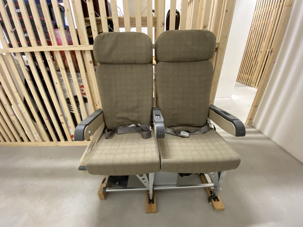 SWISS A340 Flugzeugsitzbank (Gebraucht) in Illhart für CHF 80 – nur ...