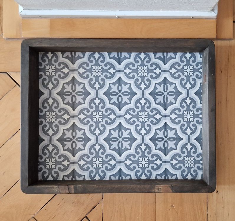 Servier-Tablet aus Holz mit schönem Muster, neuw., NP 49.- (Gebraucht ...