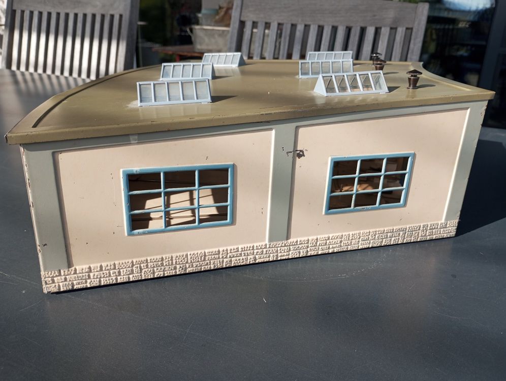 Märklin: 7028 Lokschuppen für 3 Gleise (Gebraucht) in Fontaines NE für ...