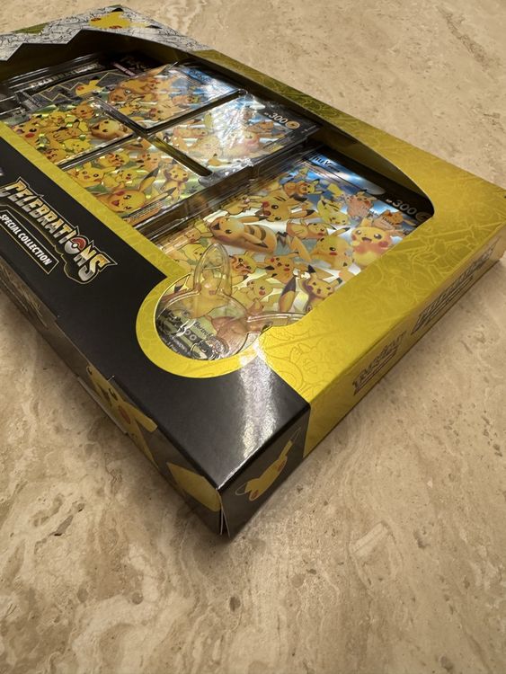 Pokémon TCG: Celebrations Special Collection – Pikachu V‑U (Neu und ...