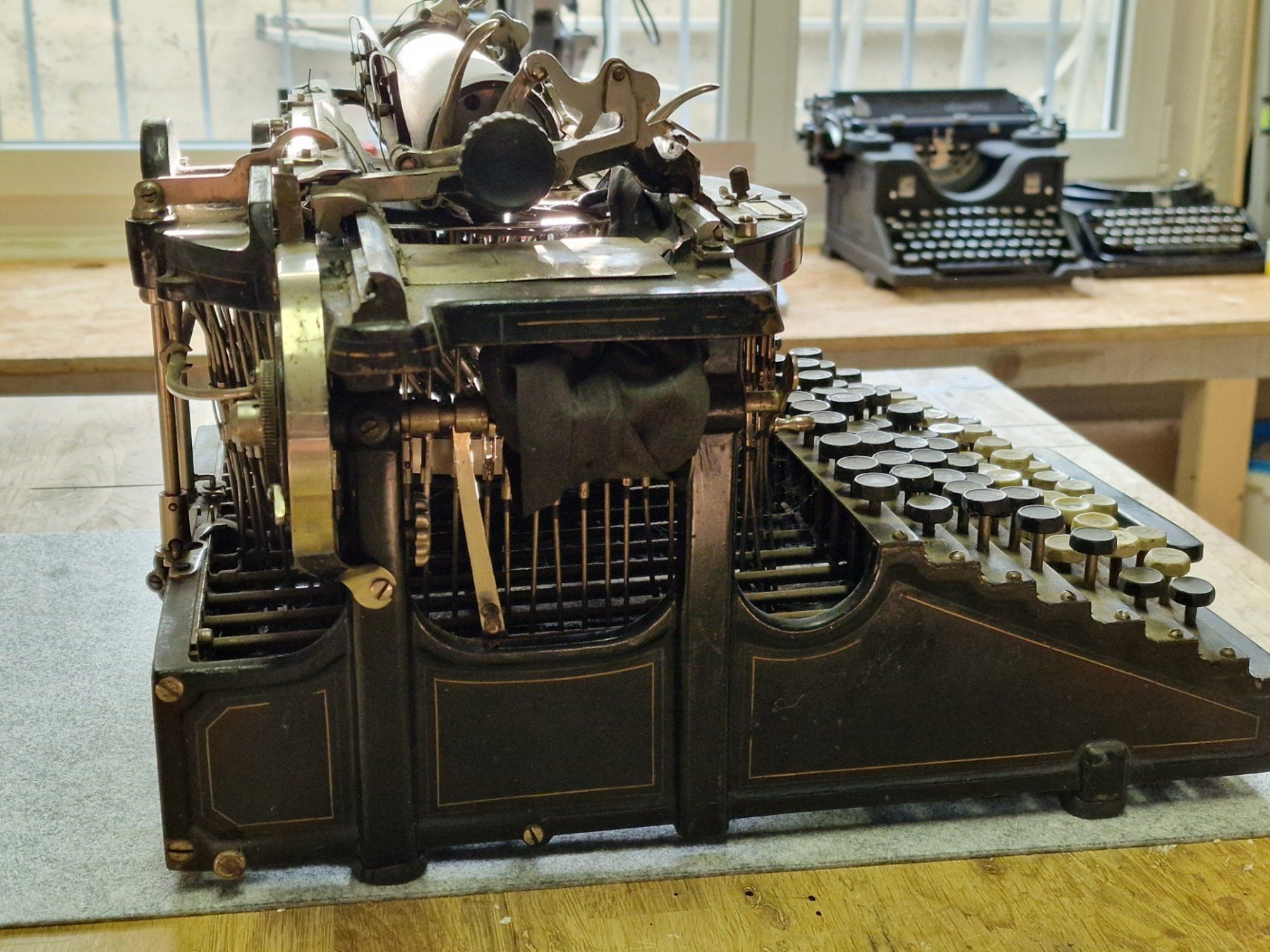 Antike Schreibmaschine "The Smith Premier Typewriter" (Defekt) in ...