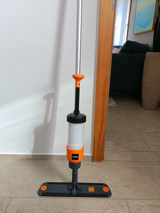 TASKI VersaPlus 2.0 Spraymopgerät - für 40 cm Mops (Gebraucht) in Baar ...
