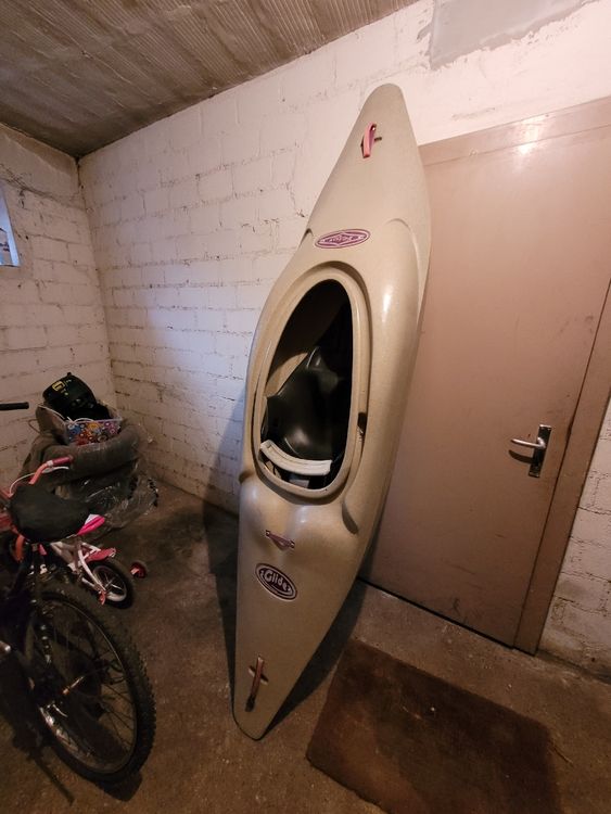 Kajak Playboat RIOT GLIDE 248x62cm 17kg mit Paddel. Ab 1 CHF (Gebraucht ...