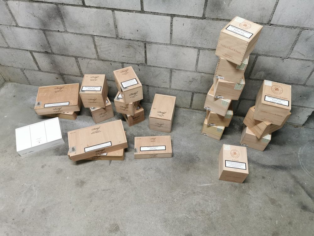 22 x Davidoff + The Griffin's Zigarren Kisten mix (Gebraucht) in ...