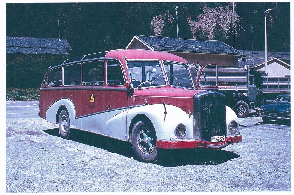 Le Châtelard VS - Bus SAURER garé sur un parking en 1974 (D'occasion) à ...