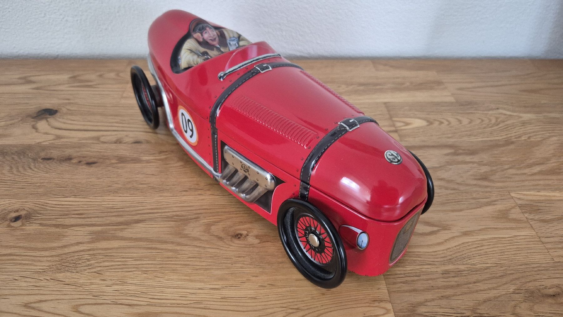 Blech-Keksdose im Rennauto Design "Silver Crane Designs" (Gebraucht) in ...