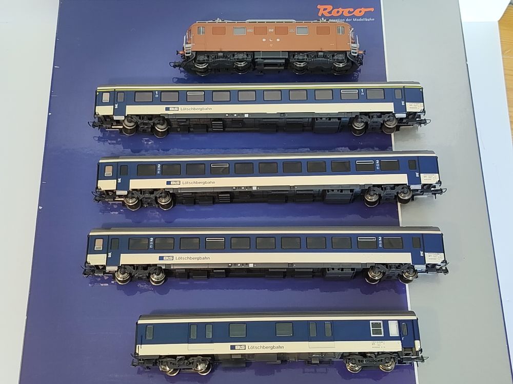 Set BLS Roco Ae 4/4 252 et VU IV (D'occasion) à Chernex pour CHF 305 ...