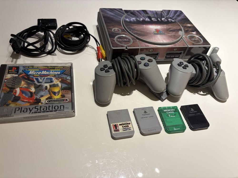 PlayStation 1 PAL SCPH-1002 + 2 manettes + 4 cartes + 1 jeu (Gebraucht ...