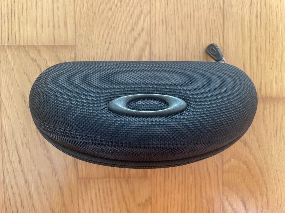 Oakley Case (Neu (gemäss Beschreibung)) in Oppligen für CHF 25 – mit ...