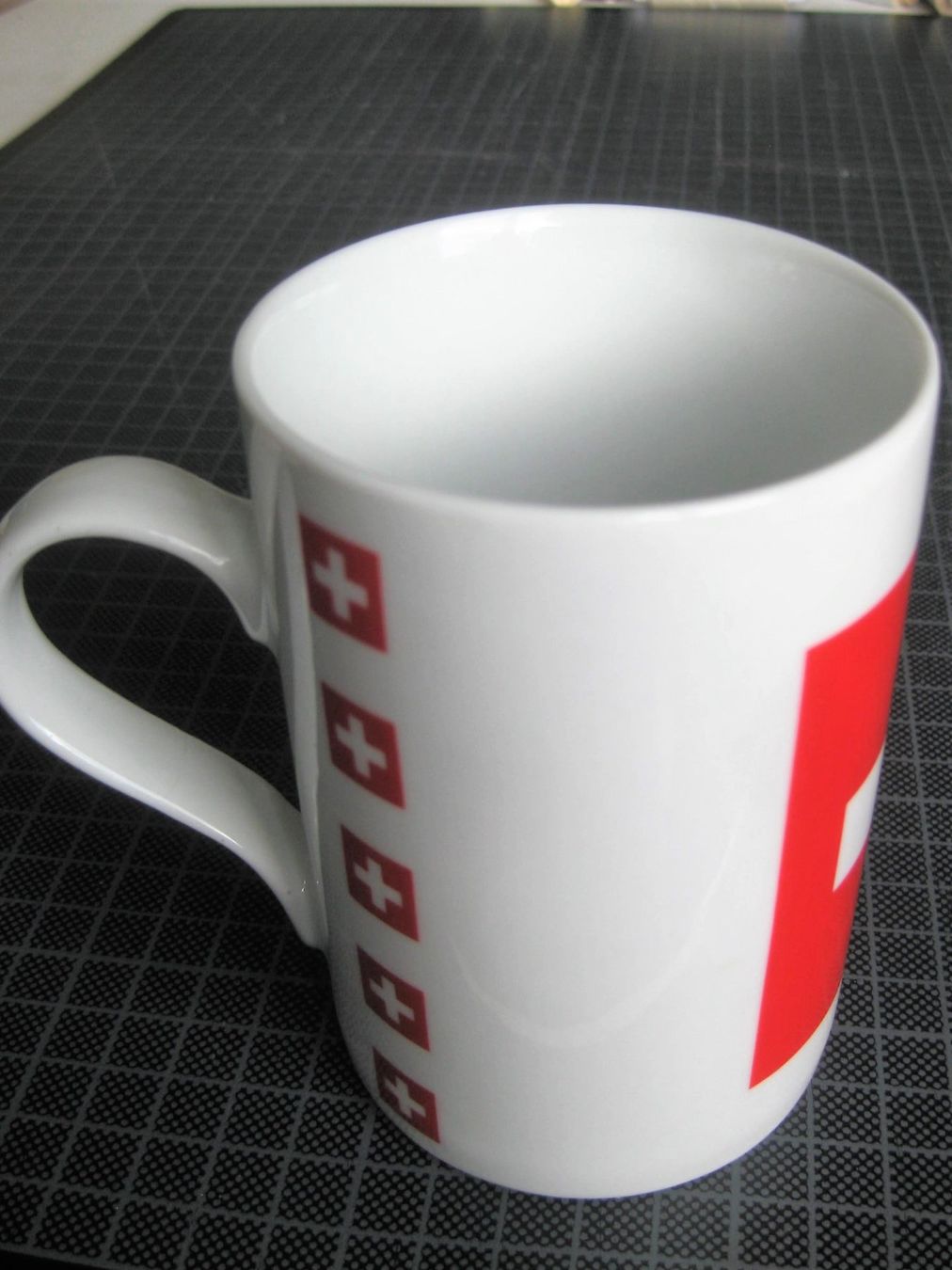 Tasse mit Schweizerkreuz (Neu (gemäss Beschreibung)) in Kriens für CHF ...
