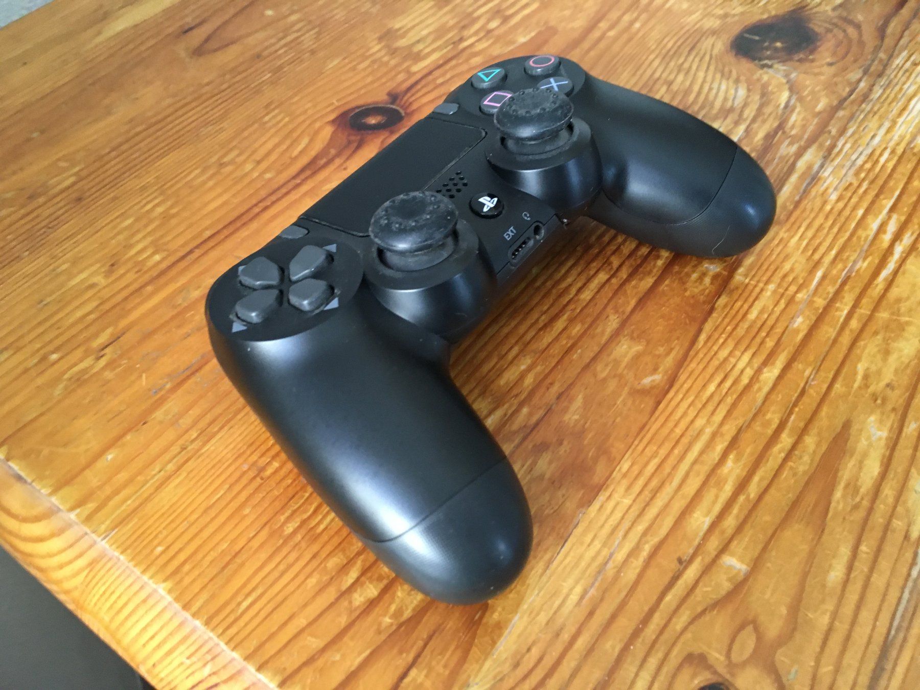Sony PS4 Dualschock 4 V2 (CUH-ZCT2U) Controller mit Silikon (Gebraucht ...