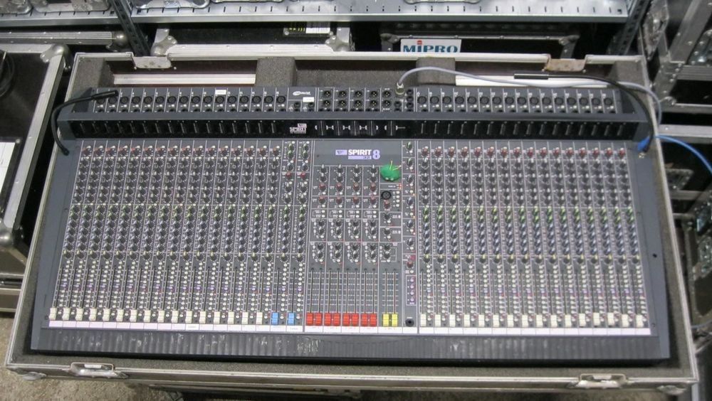 SoundCraft Spirit 8 32 table de mixage Analog (D'occasion) à Martigny ...