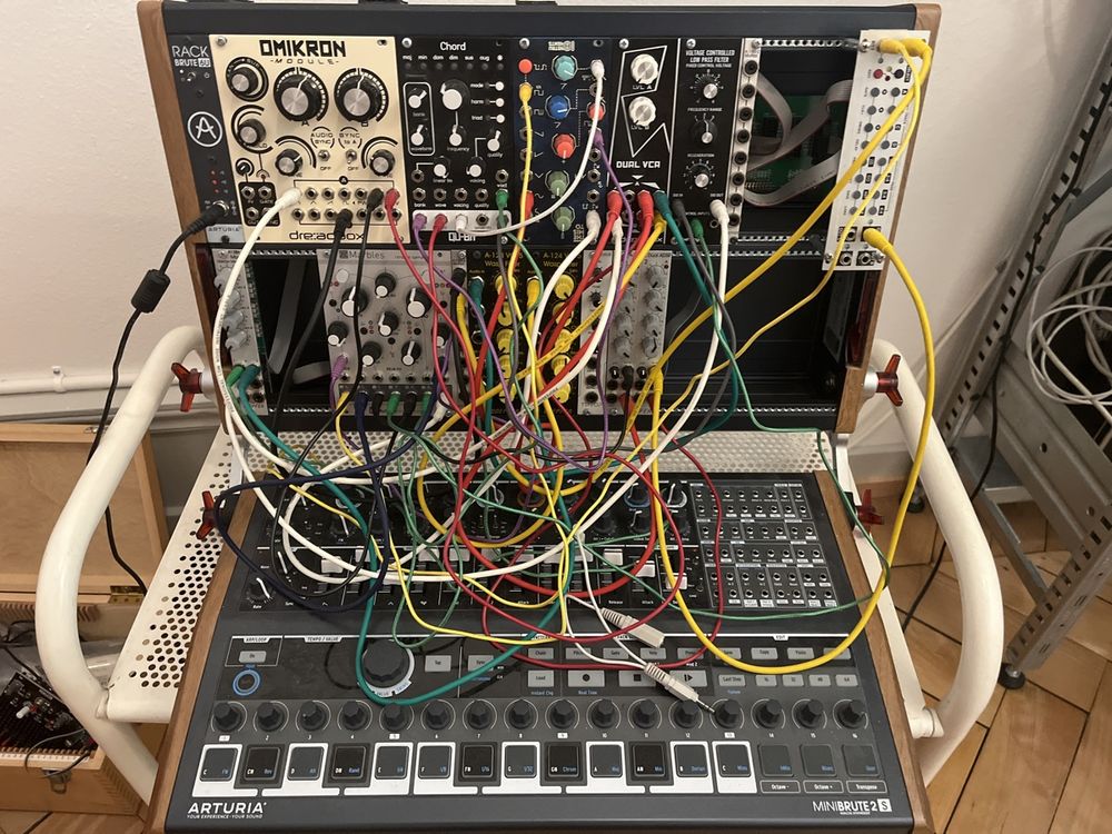 18 Module in Arturia Brute Rack 6u + Arturia Mini Brute 2S (Gebraucht ...