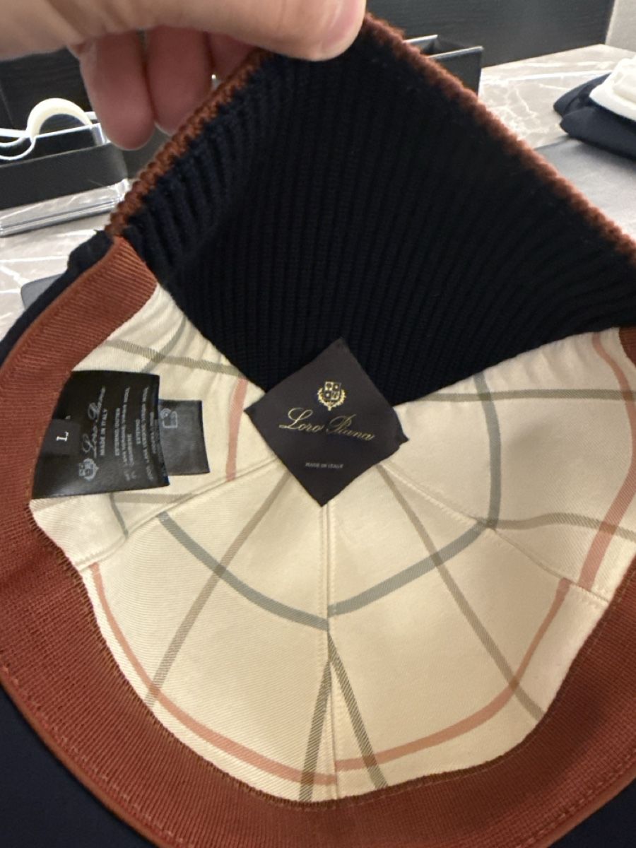 Loro Piana Cashmere Blue Hat (Neu (gemäss Beschreibung)) in Bissone für ...