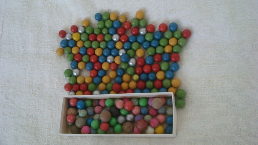 Lot alte Murmeln vermutlich Ton oder Holz (Gebraucht) in Münchenstein ...