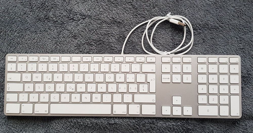 Apple Keyboard mit Zahlenblock (Gebraucht) in für CHF 46 – mit ...
