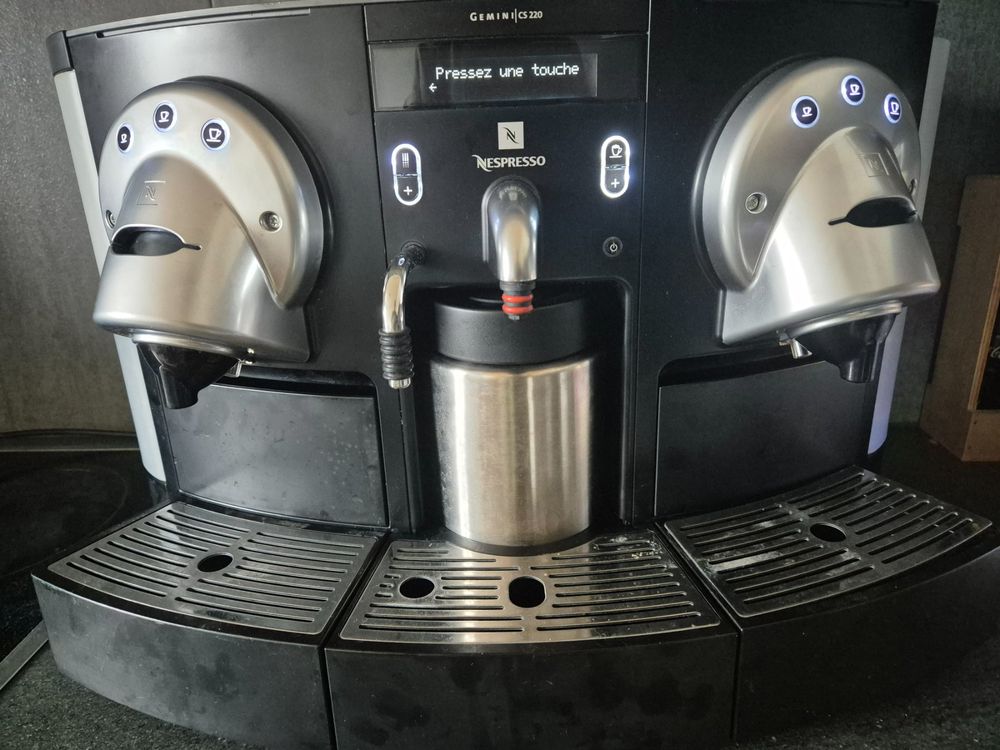 Machine à café Nespresso Gemini CS220 | Kaufen auf Ricardo