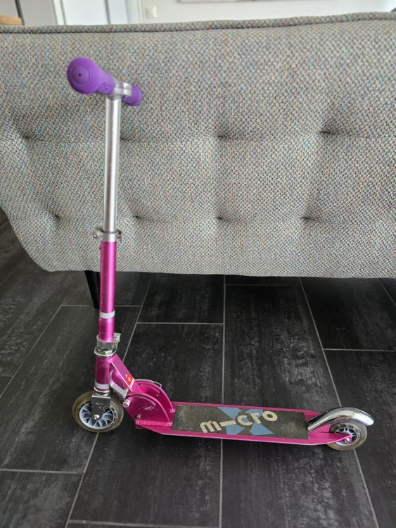 Micro Scooter pink (Gebraucht) in Nänikon für CHF 30 – nur Abholung auf Ricardo kaufen