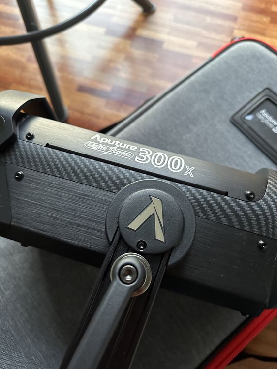 Aputure 300x LED Licht Bowens (Gebraucht) in für CHF 890 – mit ...