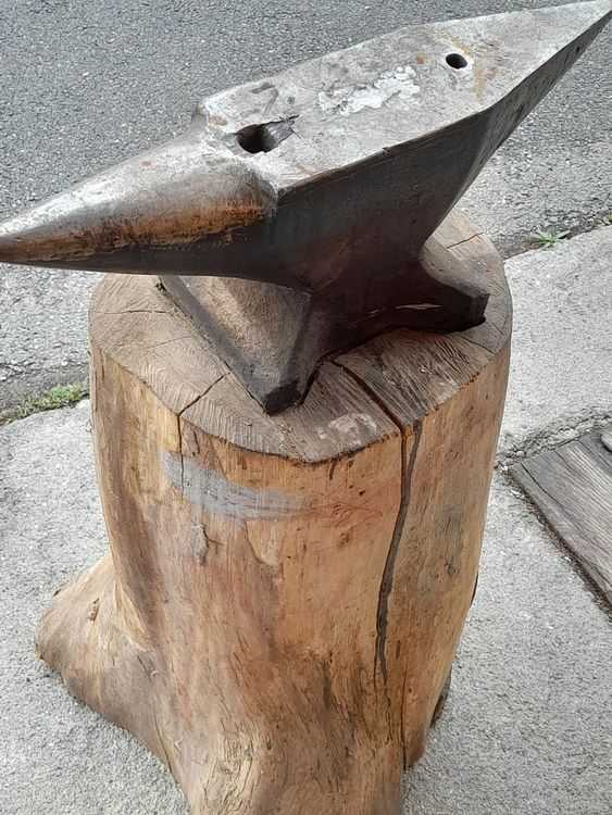 Amboss mit Holzsockel (Gebraucht) in Thun für CHF 201 – nur Abholung ...