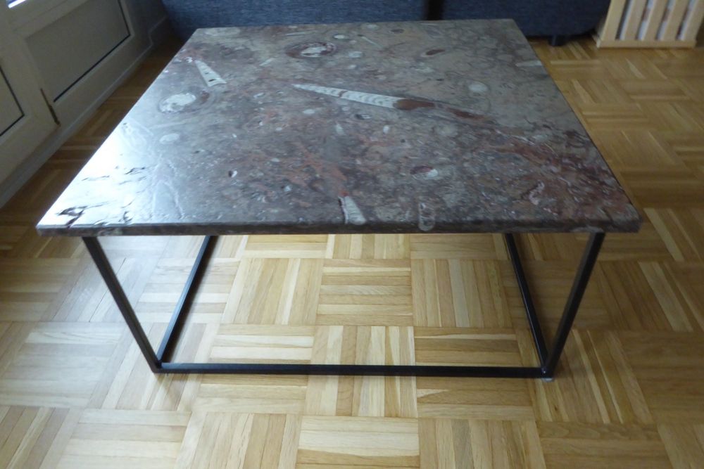 Salontisch mit fossiler Steinplatte quadratisch "Unikat" (Gebraucht) in Bischofszell für CHF 240 ...
