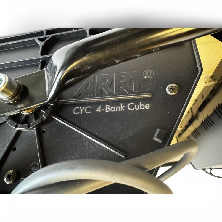 ARRI 4-fach Cyc-Leuchte / Bühnenfluter (L666) (Gebraucht) in Däniken SO ...