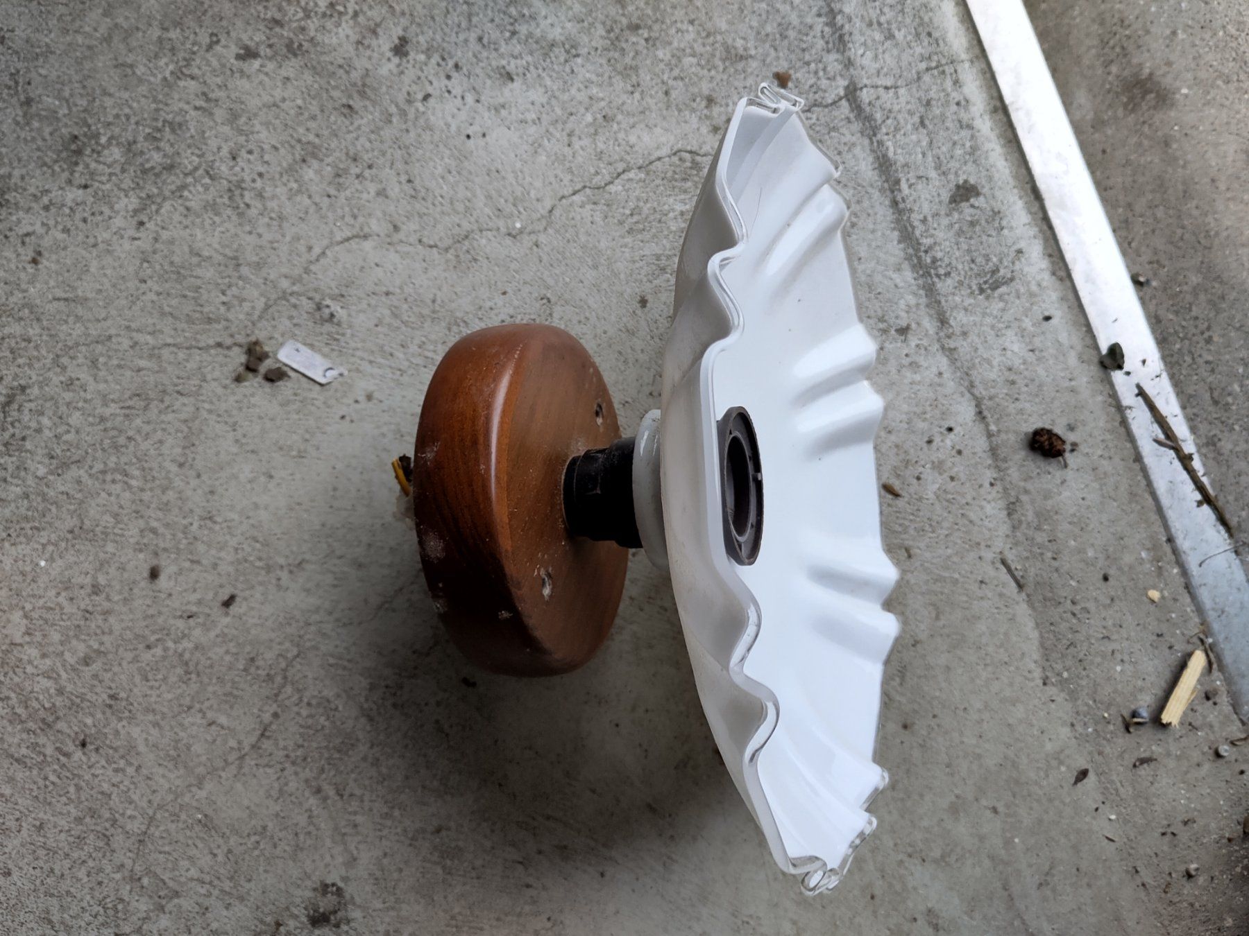 Schöne antike Deckenlampe mit verziertem Glass (Gebraucht) in Oberbüren ...