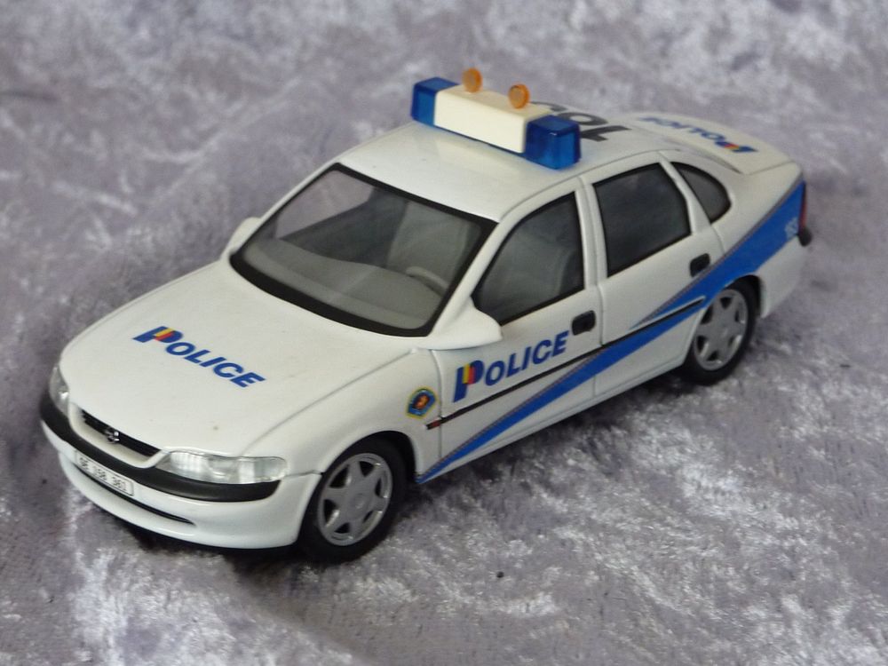 Opel Vectra Police GE158361 1:43 (Gebraucht) in Dürrenäsch für CHF 22 ...