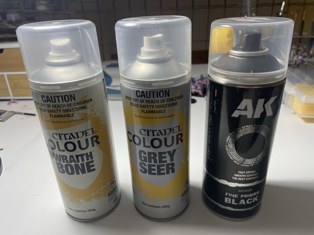 Citadel & AK Sprays: Wraith Bone, Grey Seer, Black Primer (Gebraucht ...