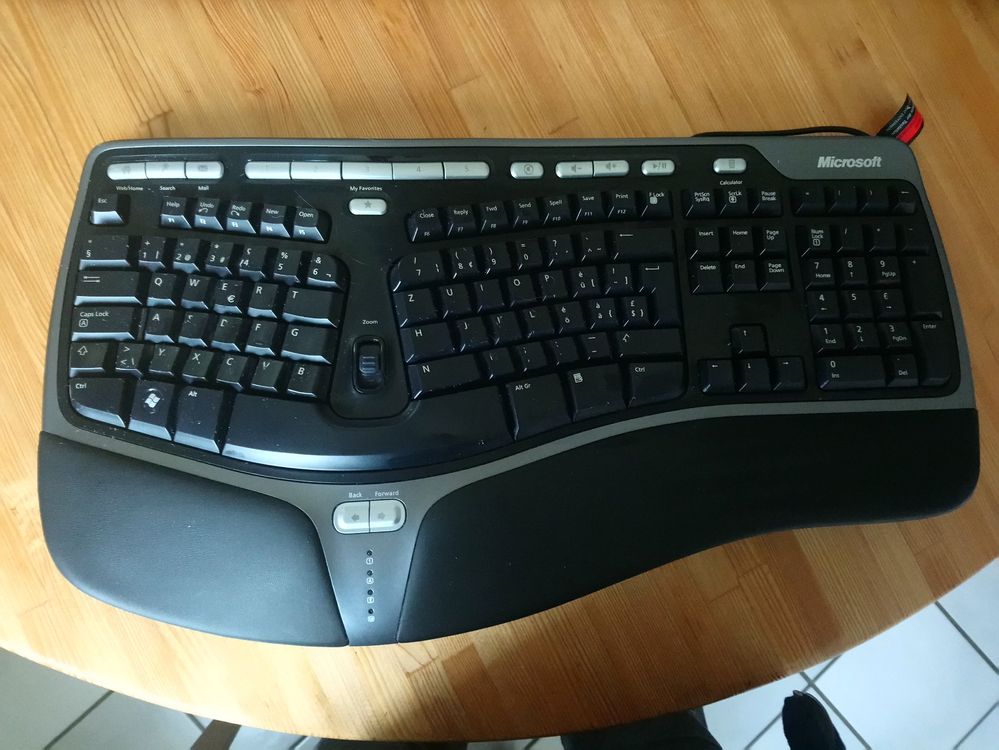 Microsoft Natural Ergonomic Keybord 4000 USB Tastatur (Gebraucht) in ...