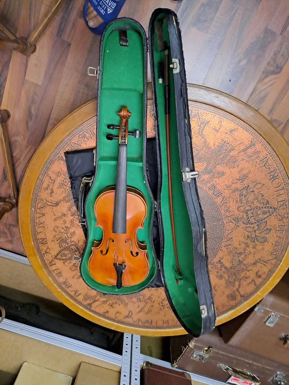 Geige mit koffer (Gebraucht) in Villeneuve für CHF 74 – nur Abholung ...