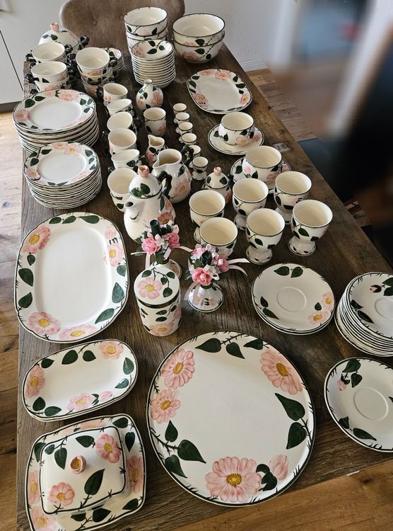 118 teiliges Villeroy & Boch "Wild-Rose" Geschirr-Set | Kaufen auf Ricardo