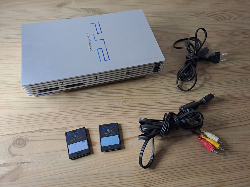 SONY Playstation 2 PS2 FAT Silber SCPH-50004 + Kabel + 2x MC (Gebraucht ...