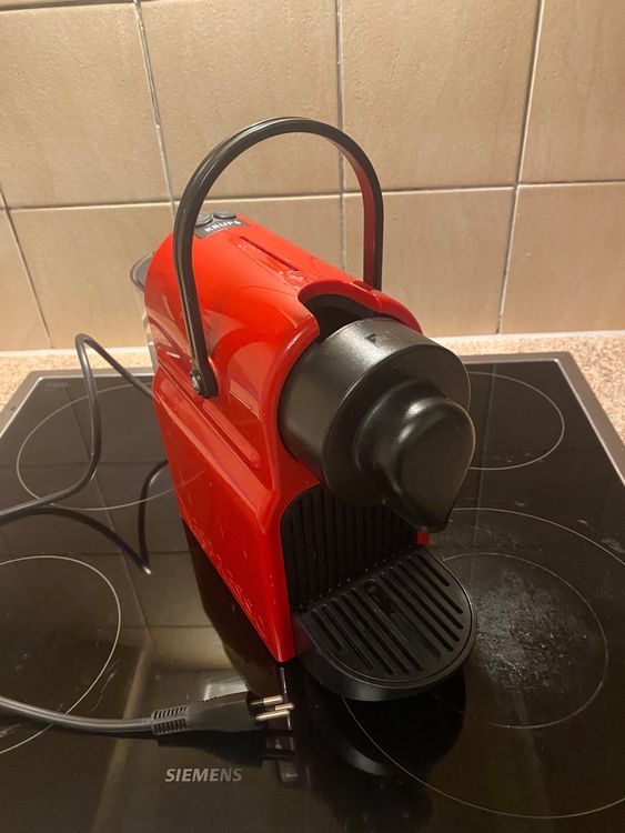 Machine à Café Nespresso Rouge à Vendre Je vends une machin (D'occasion ...