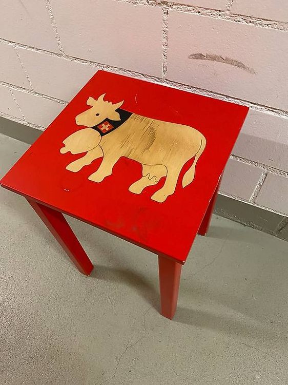 Roter Holzhocker mit Kuh Bild (Gebraucht) in Mettmenstetten für CHF 5 – nur Abholung auf Ricardo ...