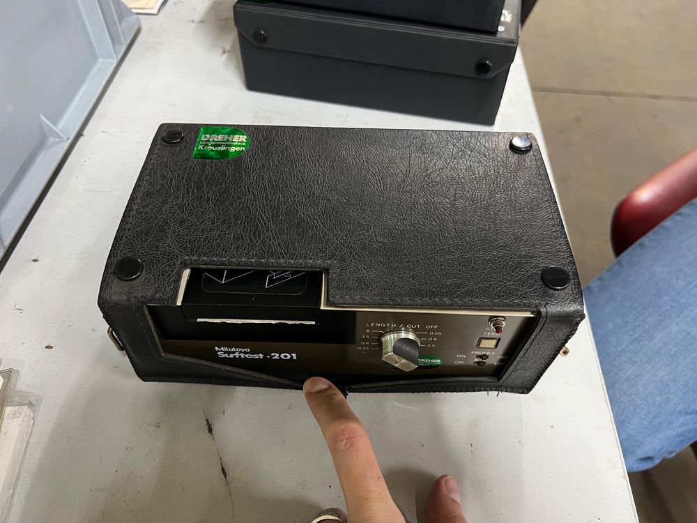 Mitutoyo Oberflächen-Rauheitsprüfgerät SJ-201P (Gebraucht) in Zuchwil ...