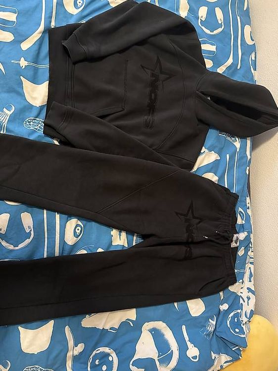 Noneofus Tracksuit L (Gebraucht) in Basel für CHF 20 – nur Abholung auf ...