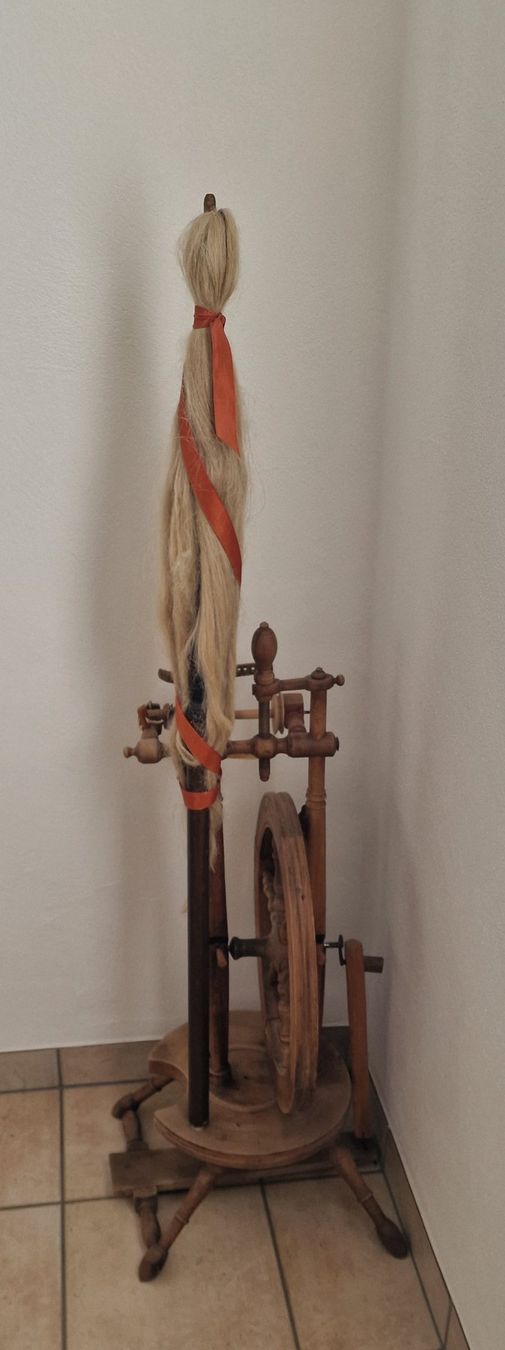 Antikes Spinnrad aus Holz, Top Zustand, Dekoration! (Gebraucht) in ...