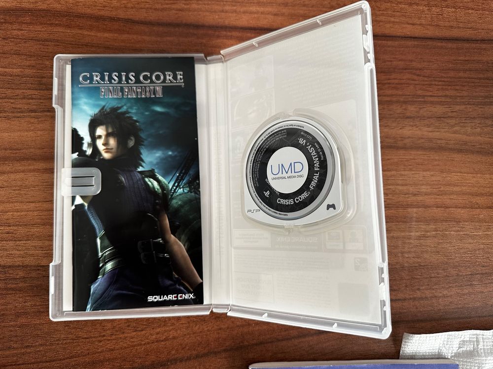 PSP-2004 Final Fantasy VII Crisis Core Limited Edition | Kaufen auf Ricardo