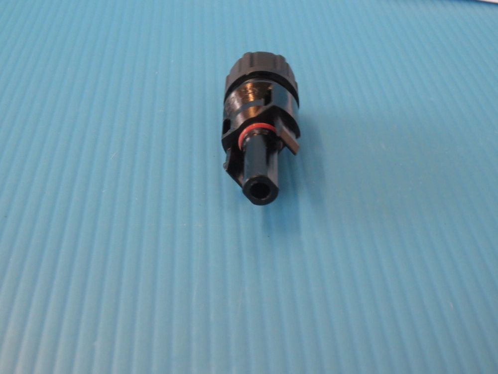 EPIC Solar Stecker Set MC4 4-6mm2 für hohe 1000V und 30A (Neu und originalverpackt) in Sulz LU ...