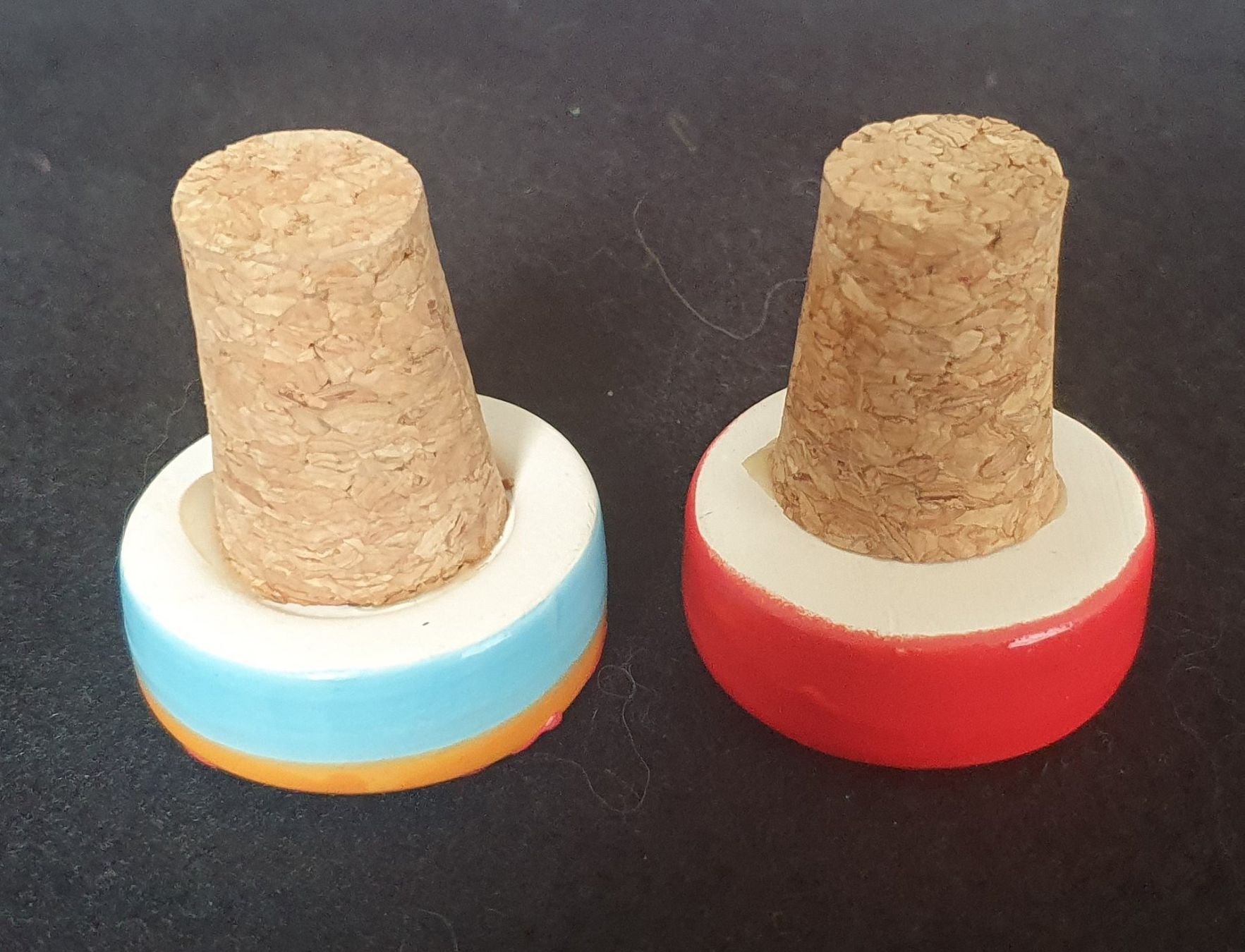 2 Stk. Keramik Flaschen Korken bunt - Mallorca Made (Neu (gemäss ...