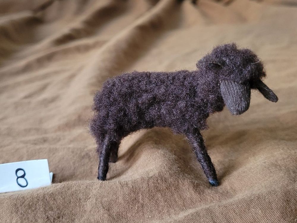 Schwarzenberger Krippenfiguren Schaf klein dunkelbraun N8 | Kaufen auf Ricardo