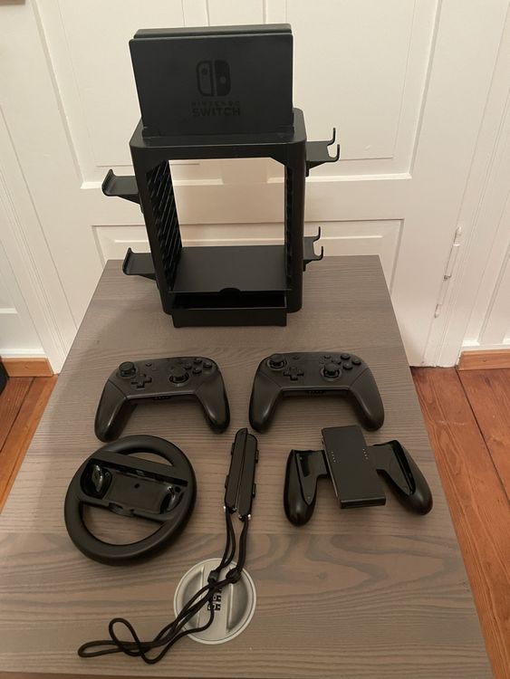Nintendo Switch Ständer mit Pro Controller, Steuerrad usw (Gebraucht ...