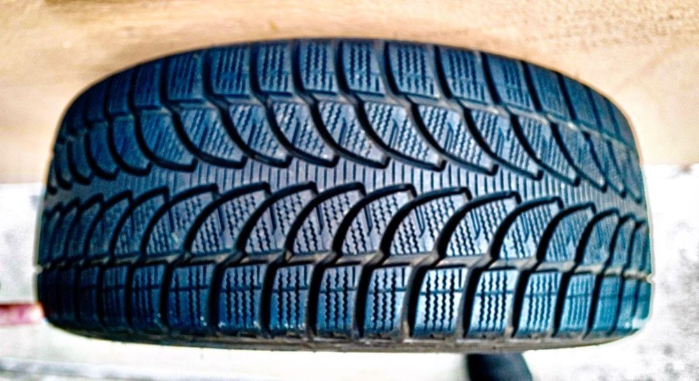 4 Winterreifen Bridgestone 235 45R19 95V | Kaufen auf Ricardo