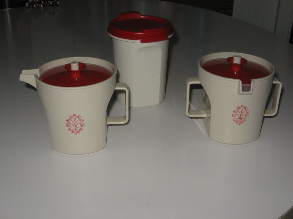 2Tupperware Chrüegli 300 ml & 1 Behälter 440ml (Gebraucht) in Kaltbrunn für CHF 8 – mit ...