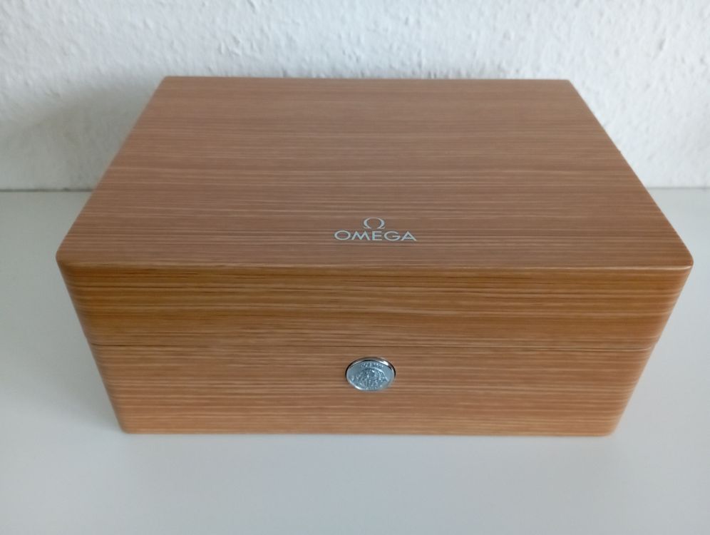 Omega watch box (Neu und originalverpackt) in Meyrin für CHF 62 – mit ...