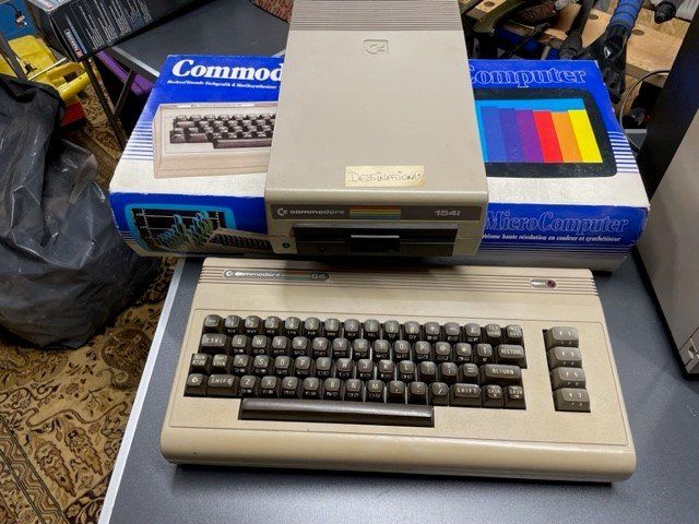Commodore C64 Konglomerat (Defekt) in Rudolfstetten für CHF 265 – nur ...