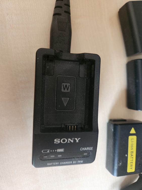 sony np-fw50 ladegerät + 3 patona akku | Kaufen auf Ricardo