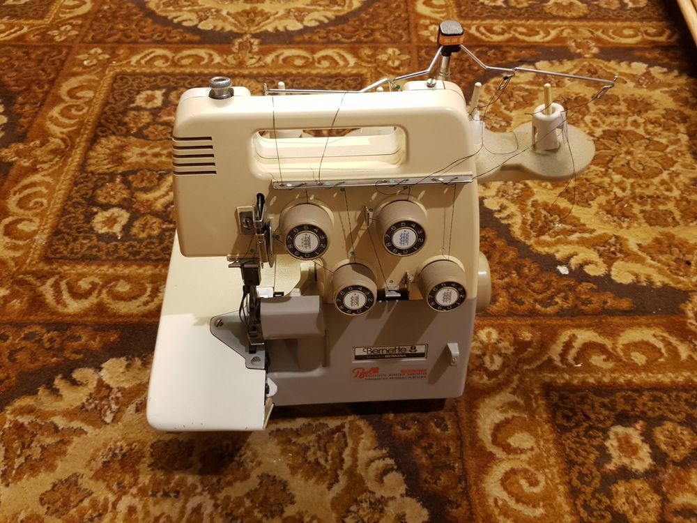 Overlock Nähmaschine - Bernette 234 (Defekt) in Zezikon für CHF 75 ...